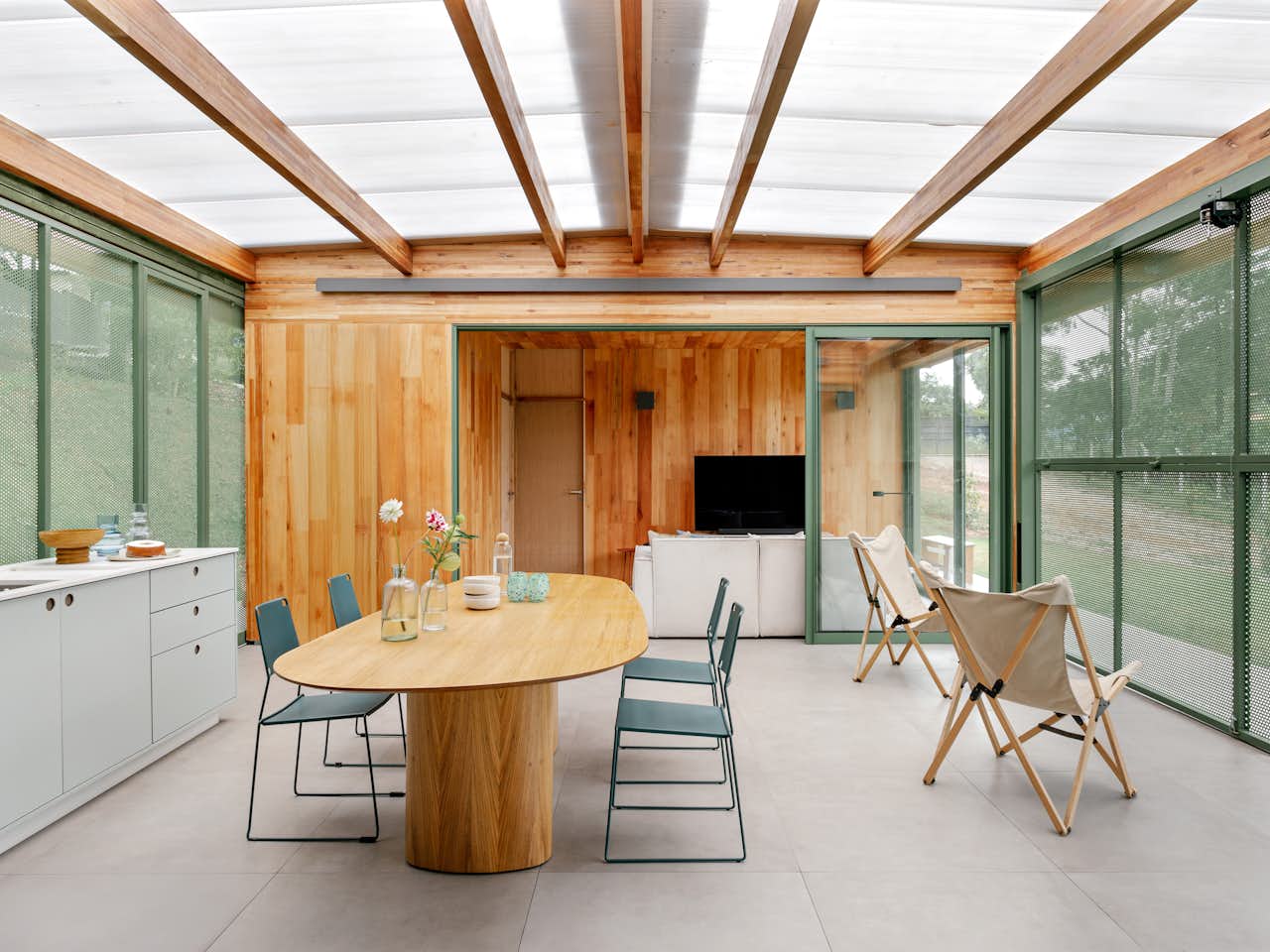 Photo 7 of 10 in Translucent Panels Top This Airy Retreat Outside São Paulo - Dwell