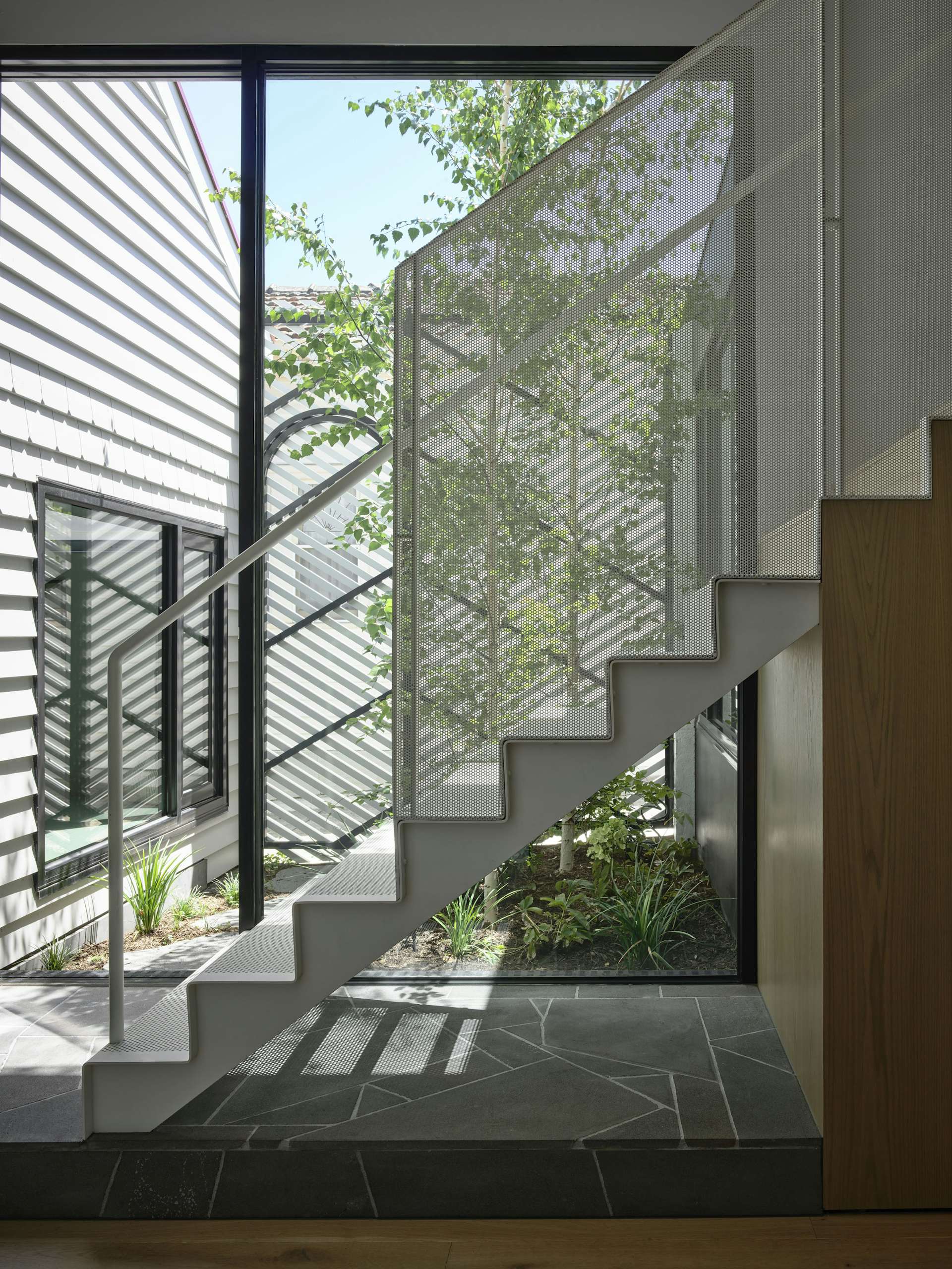 Photo 10 of 19 in Batten Screens Wrapping This Renovation in Australia ...