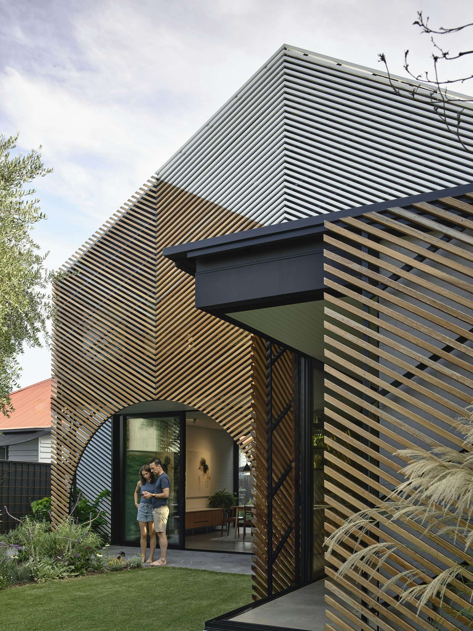 Photo 4 of 19 in Batten Screens Wrapping This Renovation in Australia ...
