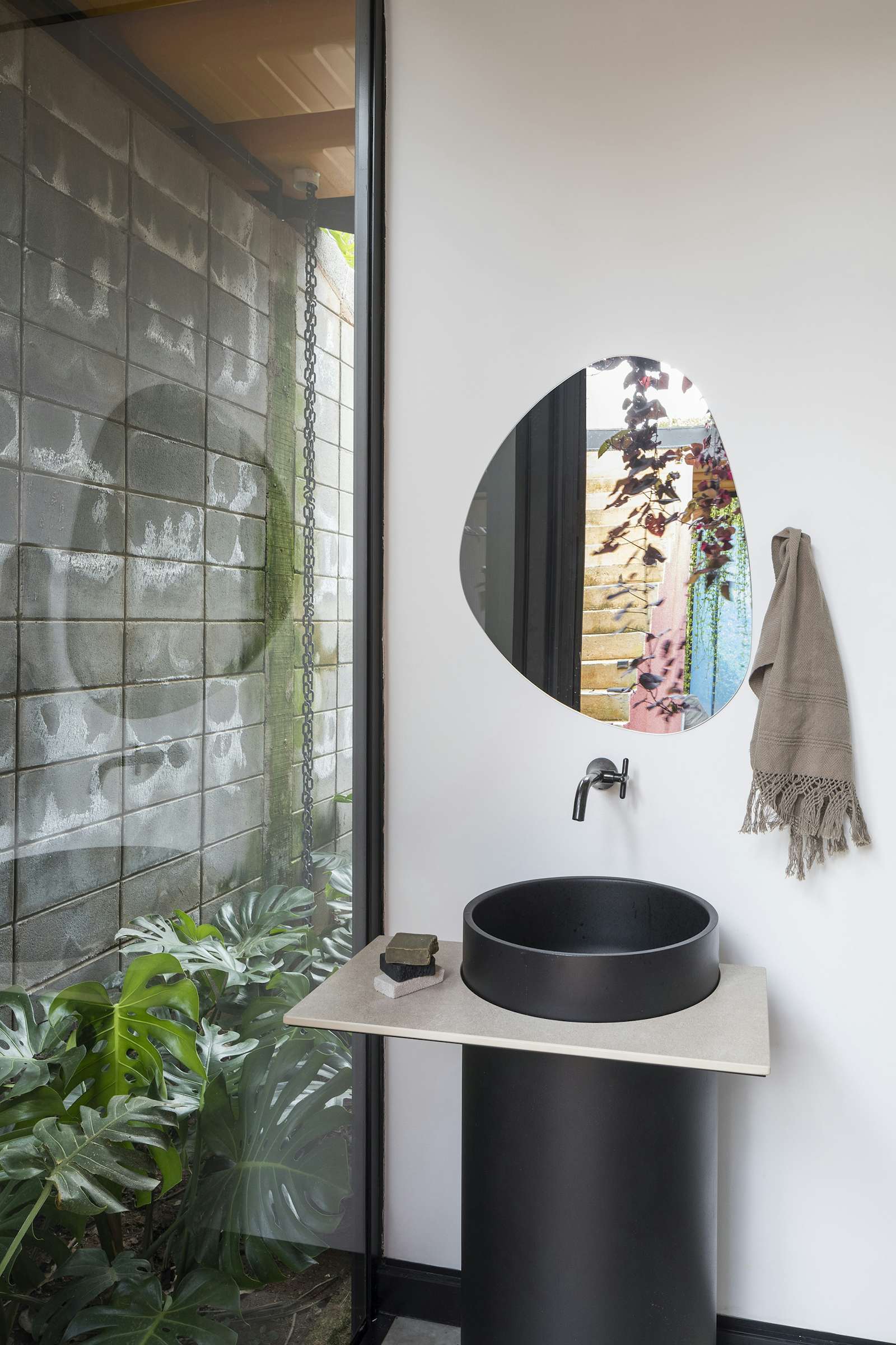 Photo 17 of 21 in Prefabs Can Look Unnatural. This One in Brazil Is ...