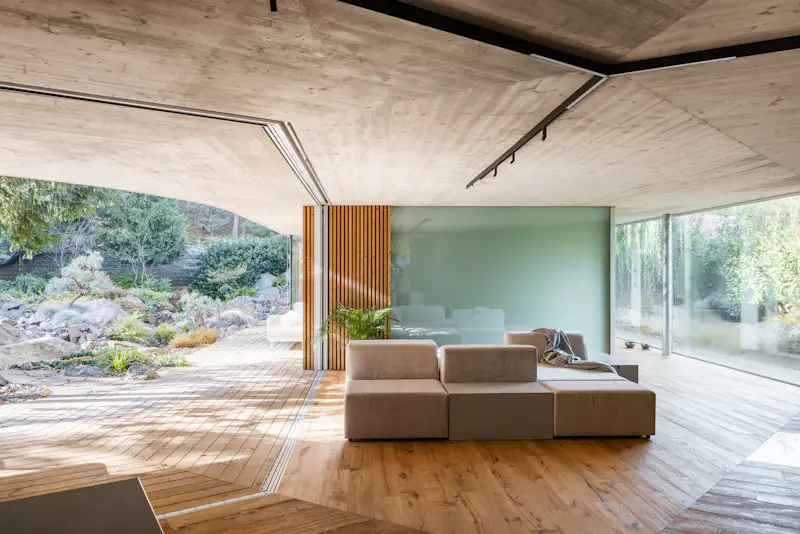 Photo 10 of 18 in Expanses of Glass Immerse This Y-Shaped Home in Its ...