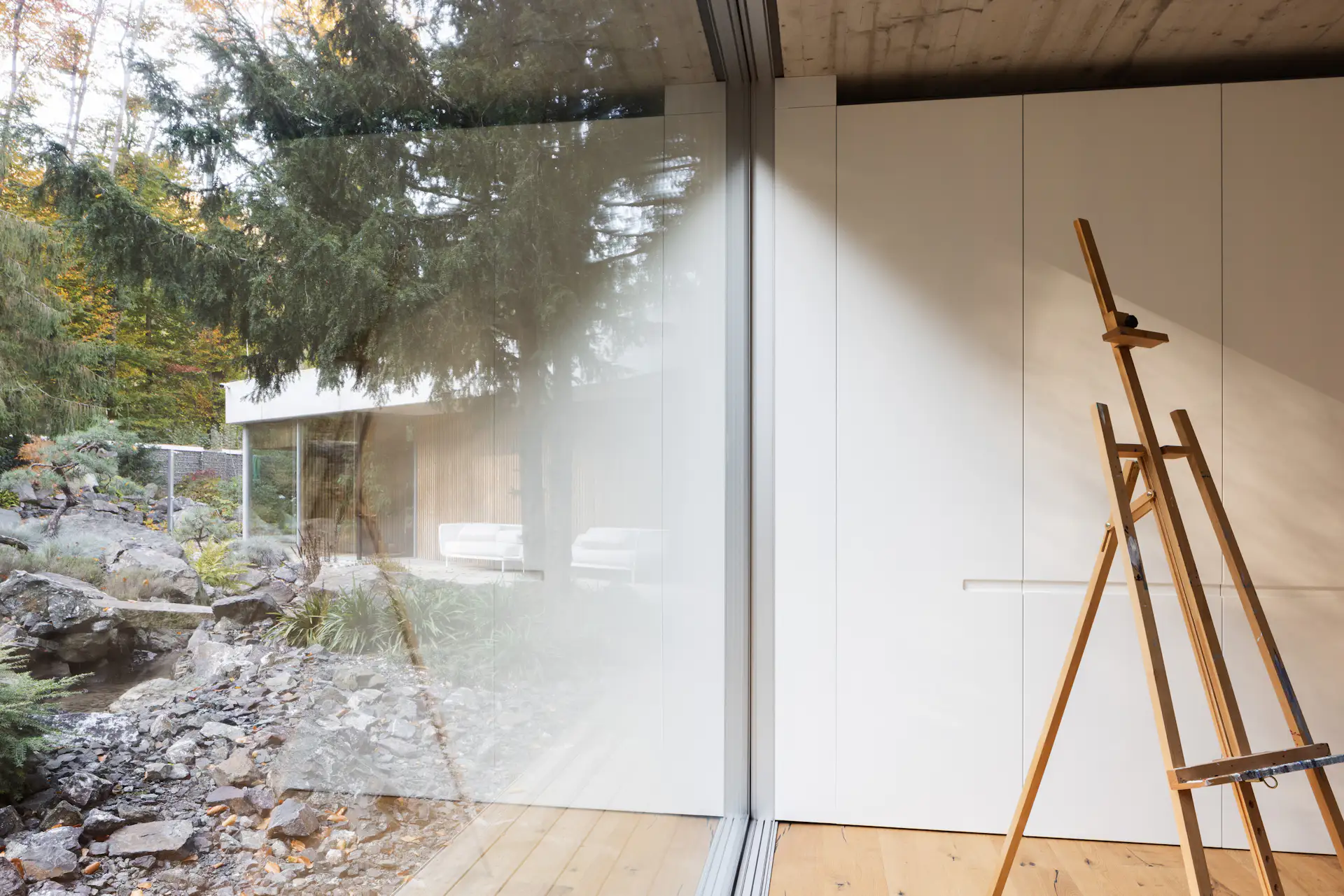 Photo 17 of 18 in Expanses of Glass Immerse This Y-Shaped Home in Its ...