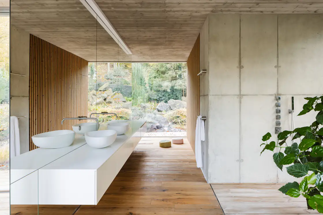 Photo 16 of 18 in Expanses of Glass Immerse This Y-Shaped Home in Its ...