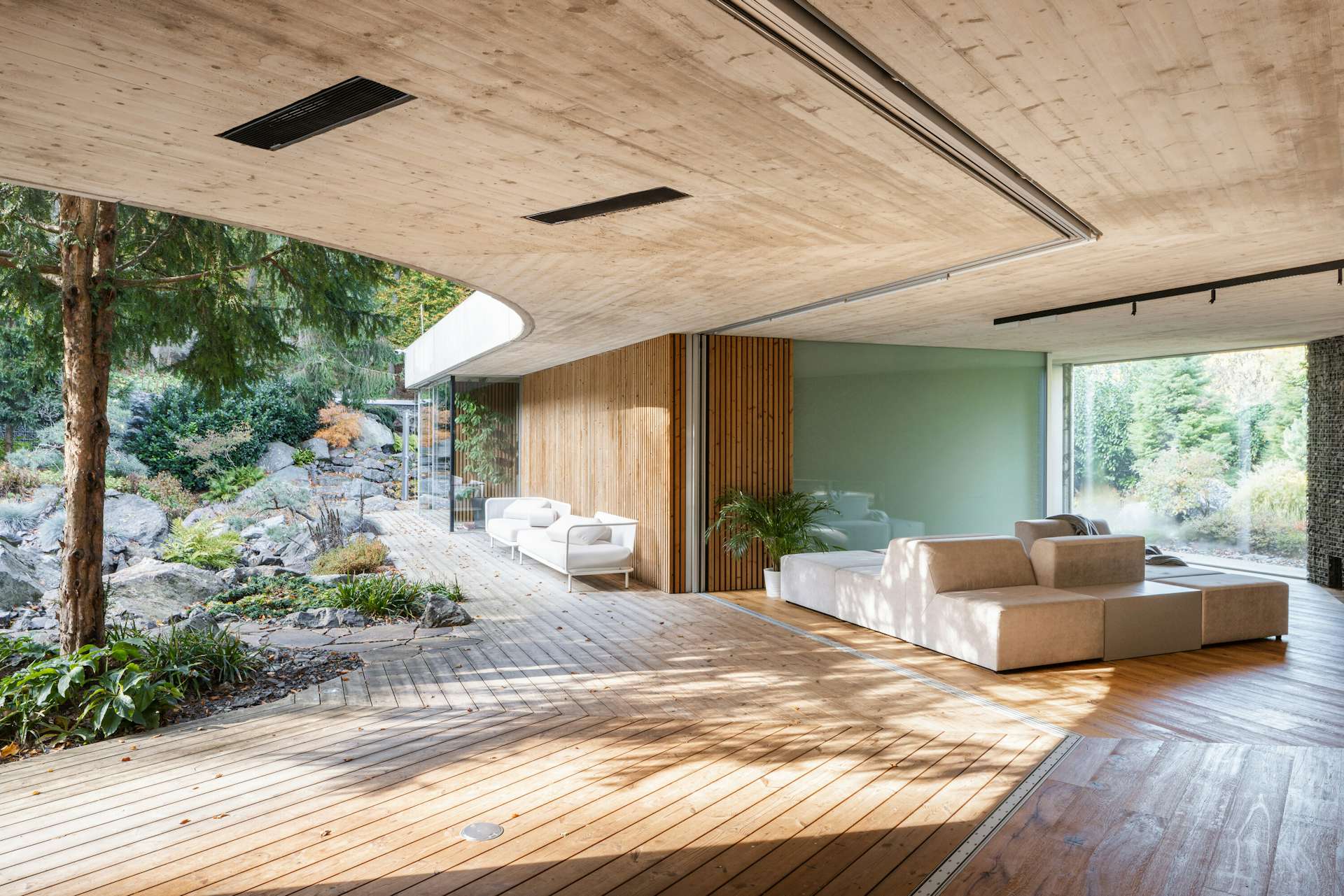 Photo 10 of 18 in Expanses of Glass Immerse This Y-Shaped Home in Its ...