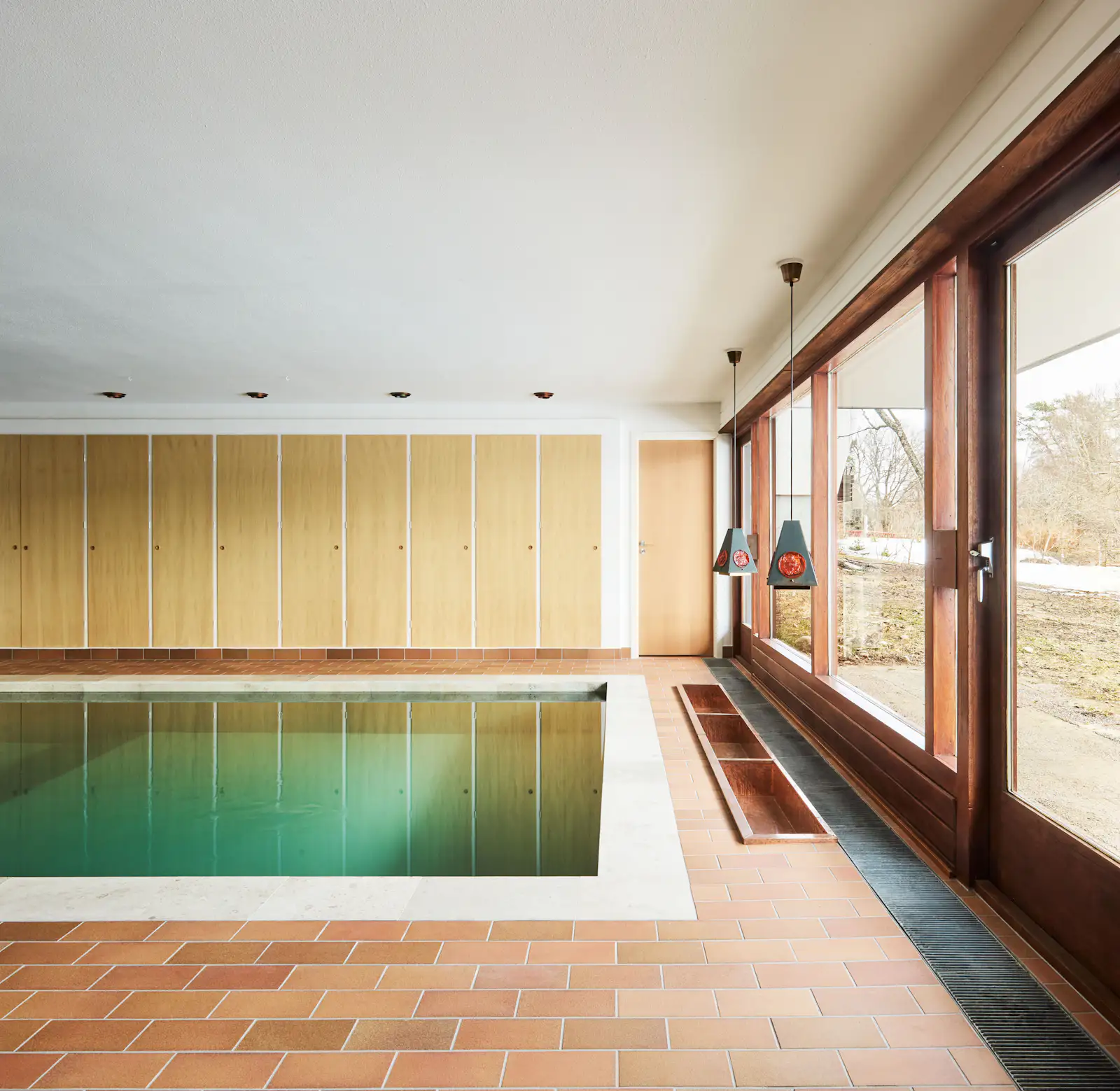 Photo 12 of 13 in Of Course the Kitchen Matches the Indoor Pool at This ...