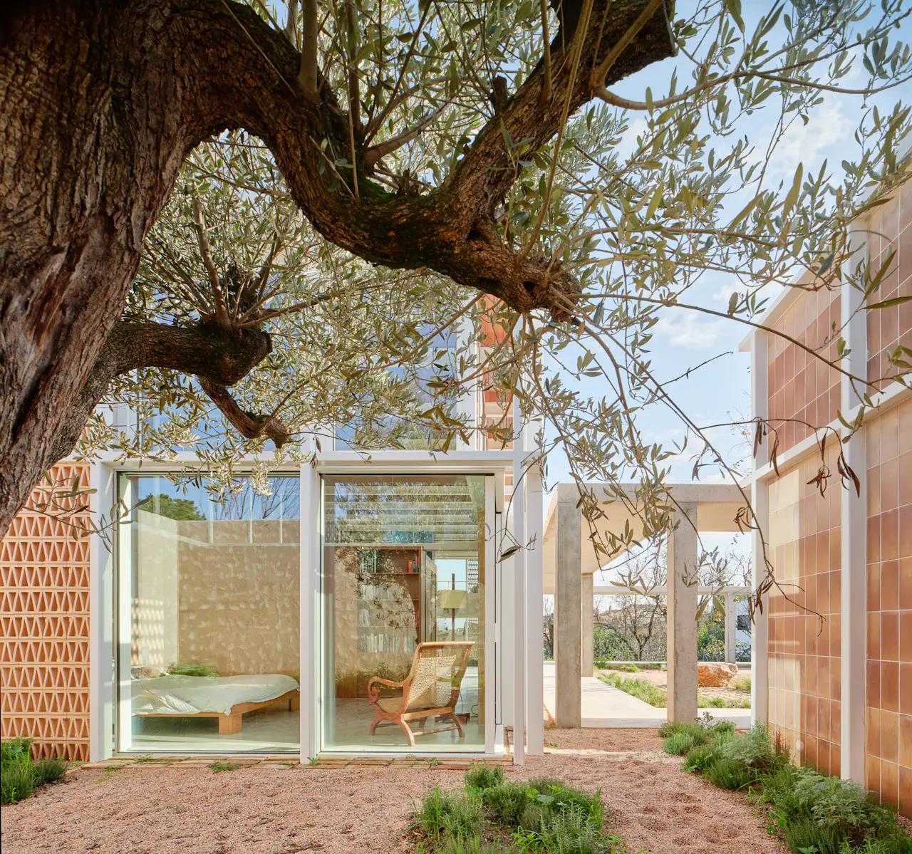 Photo 8 of 19 in Breeze-Block Walls and Pavilions Make This Spanish ...