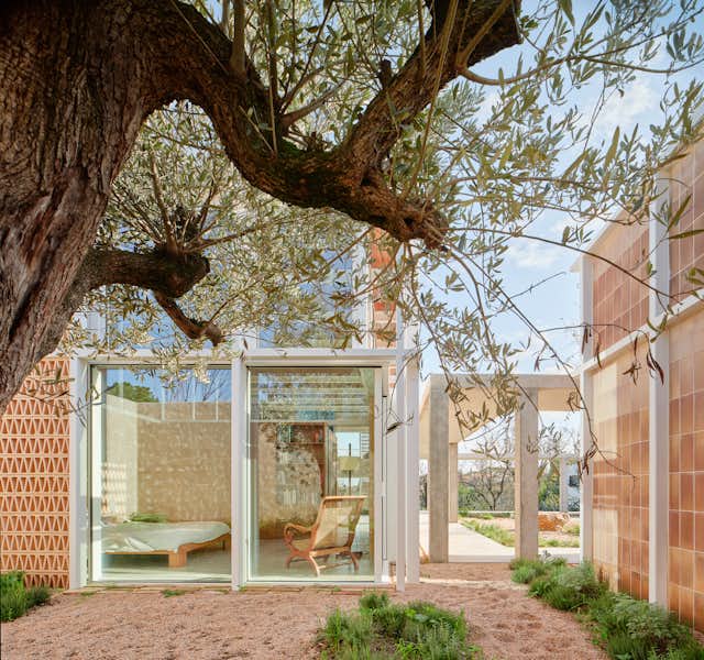 Photo 8 of 19 in Breeze-Block Walls and Pavilions Make This Spanish ...