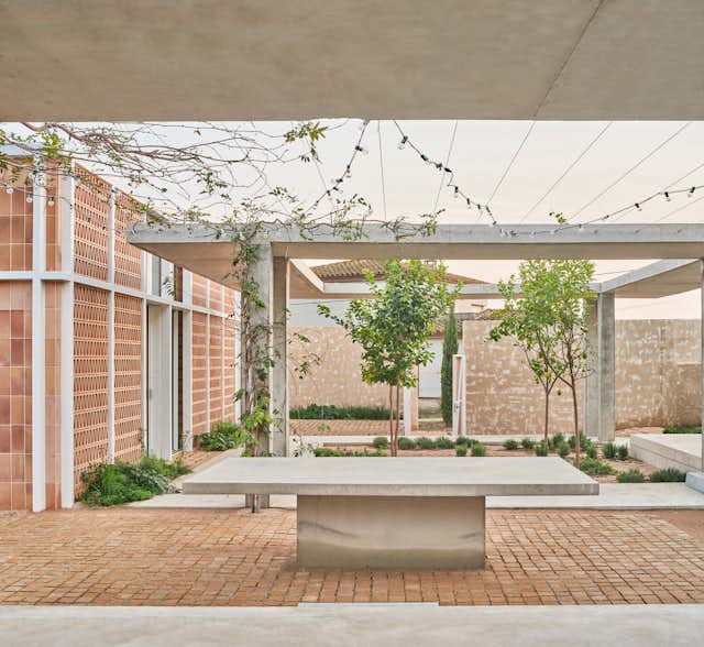 Photo 8 of 19 in Breeze-Block Walls and Pavilions Make This Spanish ...