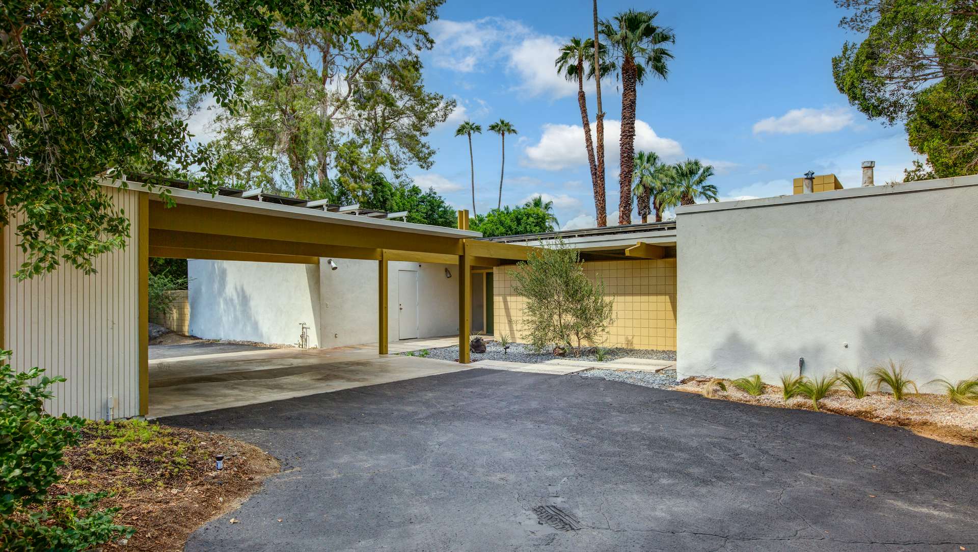 Photo 1 of 12 in A Midcentury-Modern Home in Palm Desert Is Preserved ...