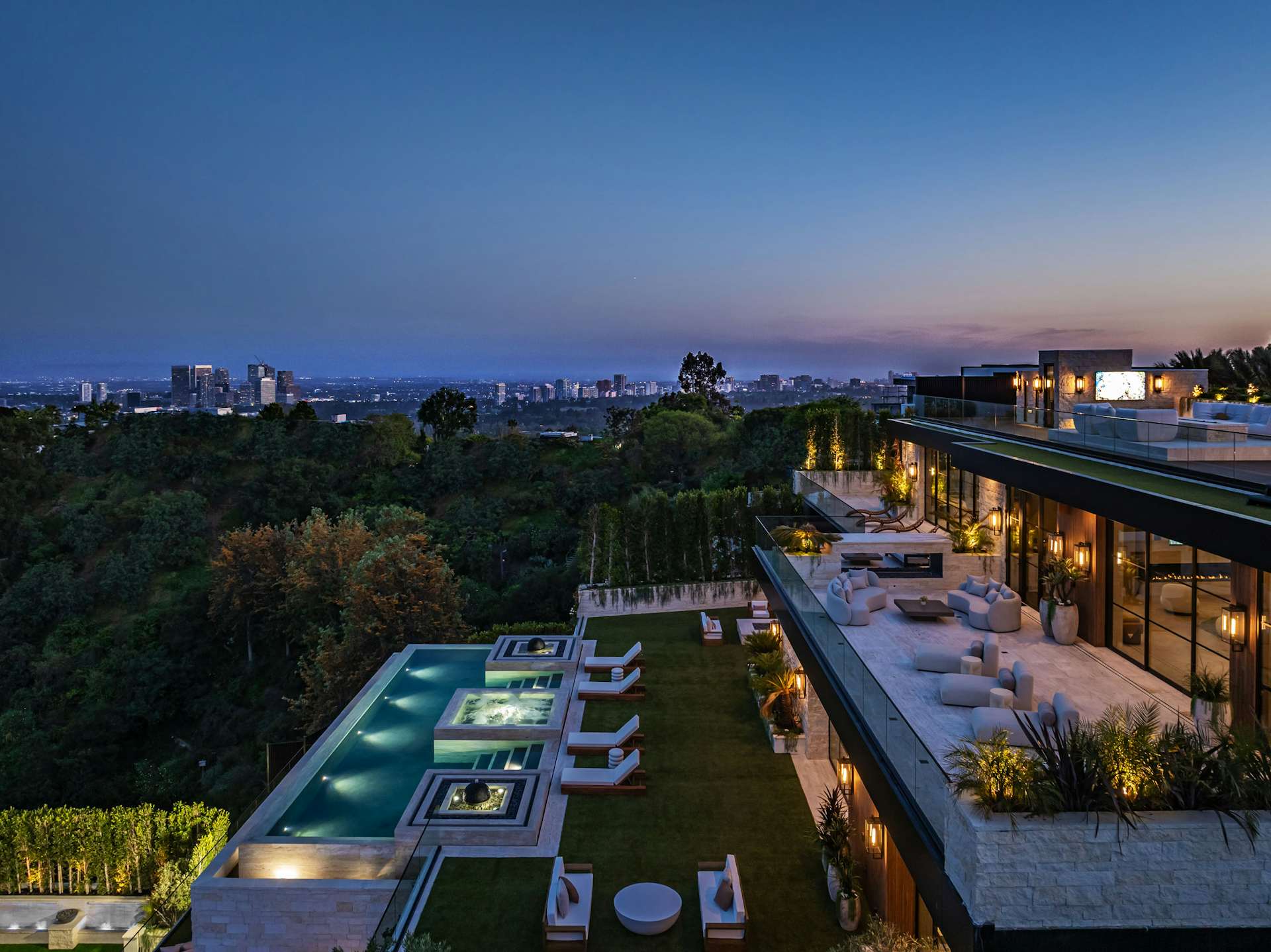 Photo 1 of 10 in A 15,000-Square-Foot Beverly Hills Compound With Ocean ...