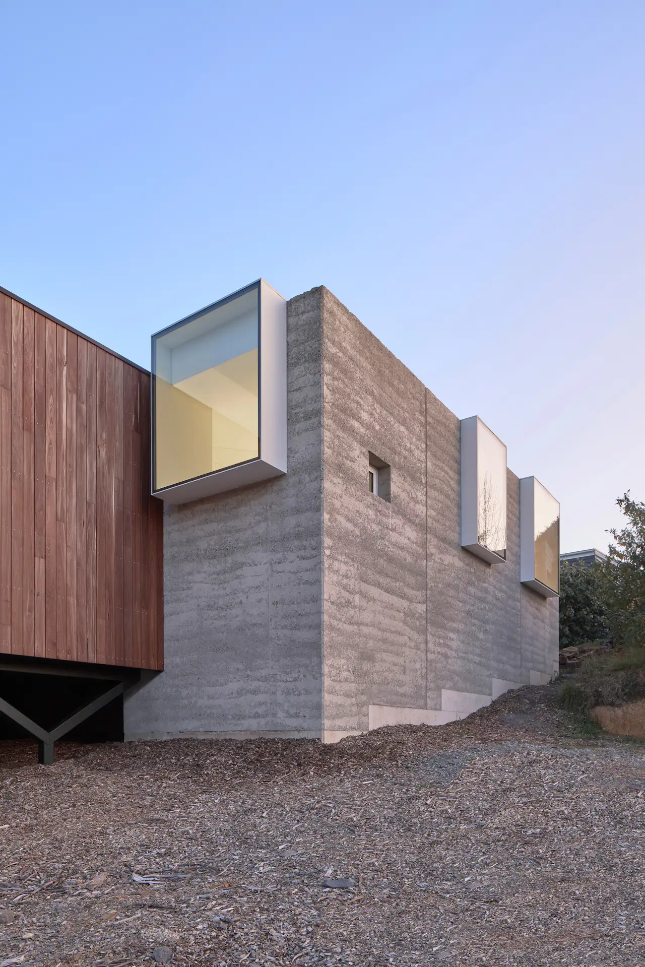 House with Earthen Walls (31 Photos) - Dwell