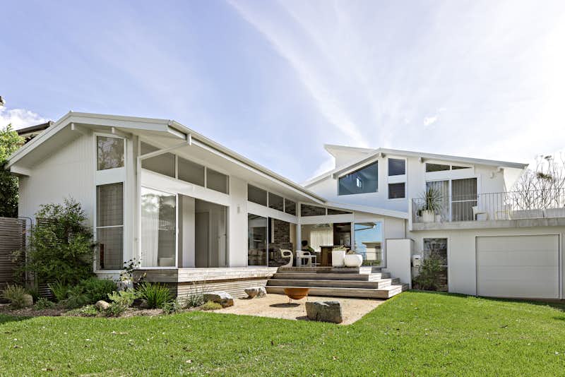 A ’70s Beach House in Australia Goes From Basic to Breathtaking - Dwell
