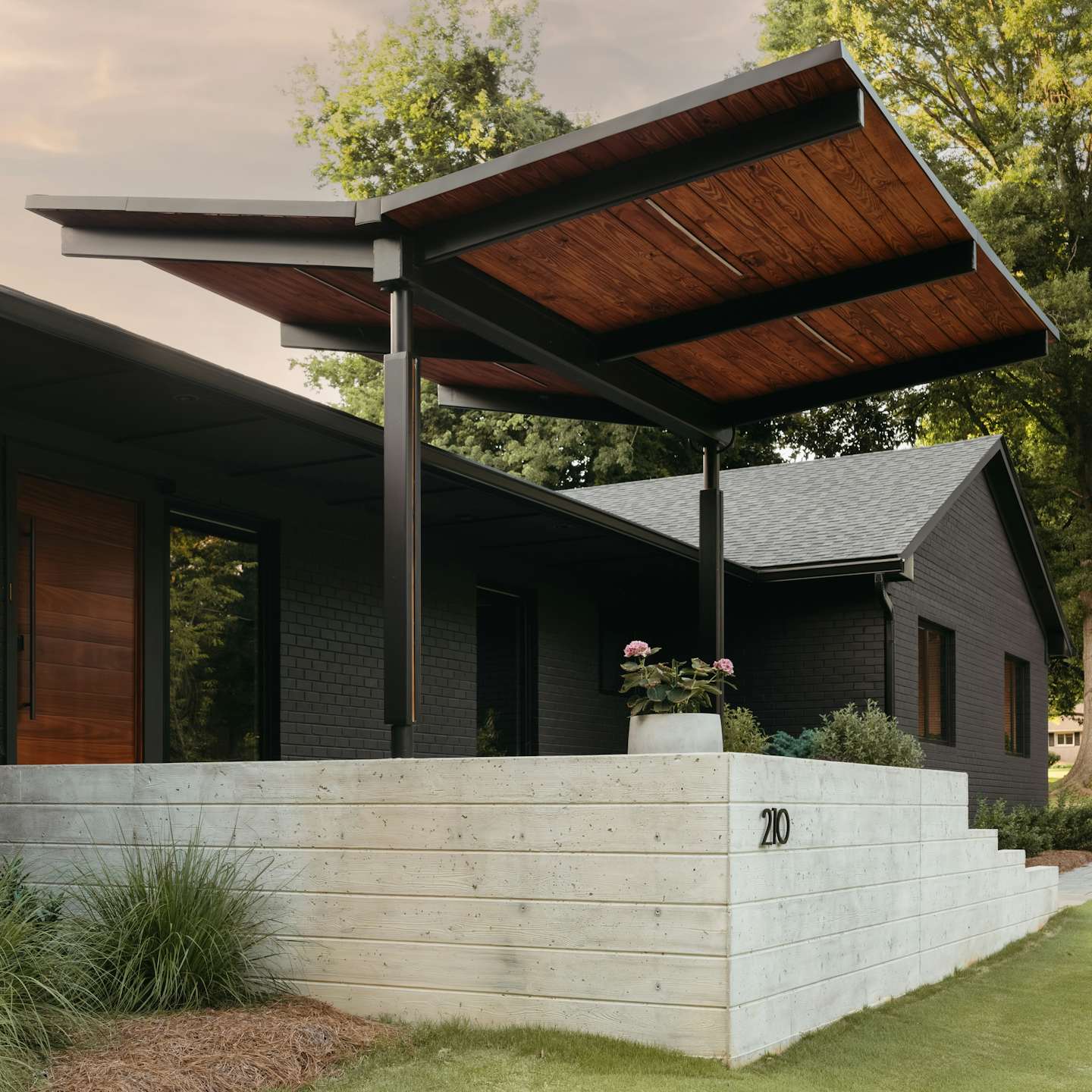 Photo 4 of 11 in The Mabe Residence by Friend Design & Architecture - Dwell