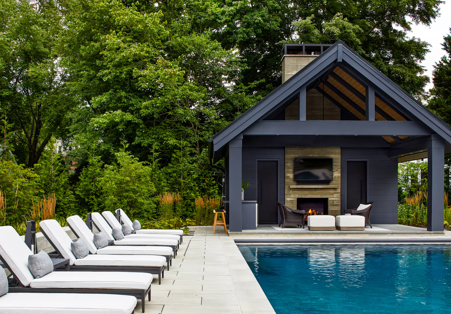 Photo 2 of 10 in Franklin Park Pool House by Michael Winn - Dwell
