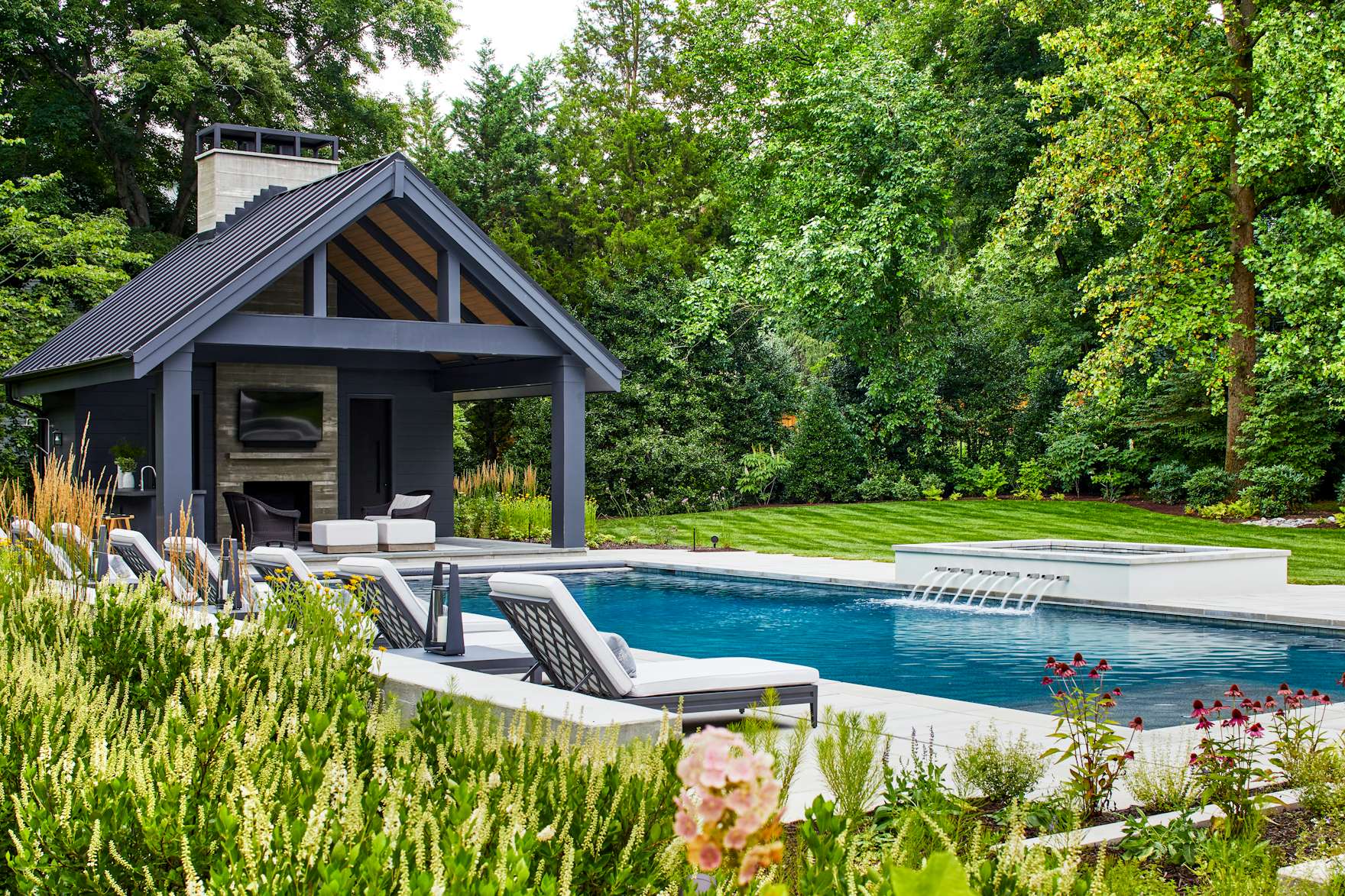 Franklin Park Pool House (10 Photos) - Dwell