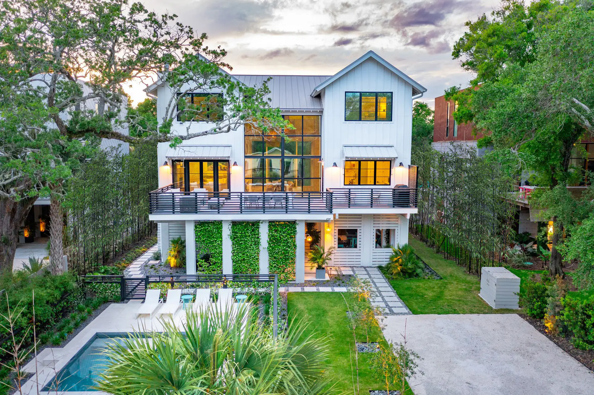 Photo 9 of 26 in Ohana House by Tori Guglielmi - Dwell