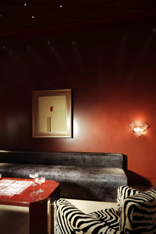 Red Lounge (15 Photos) - Dwell